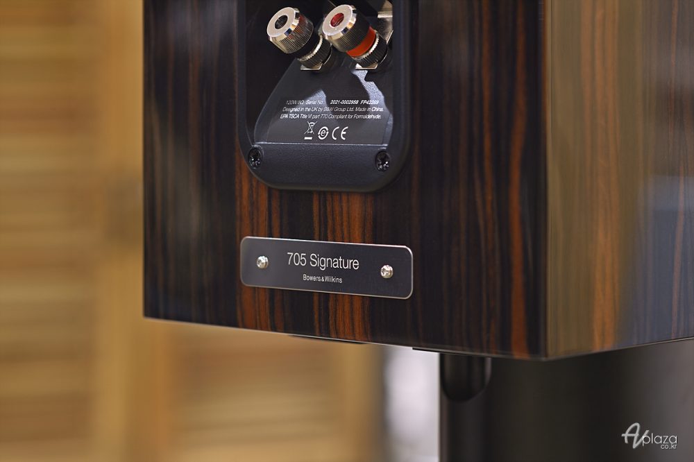 B&W 705 Signature 에디션 입고 및 전시되었습니다. – AV 플라자