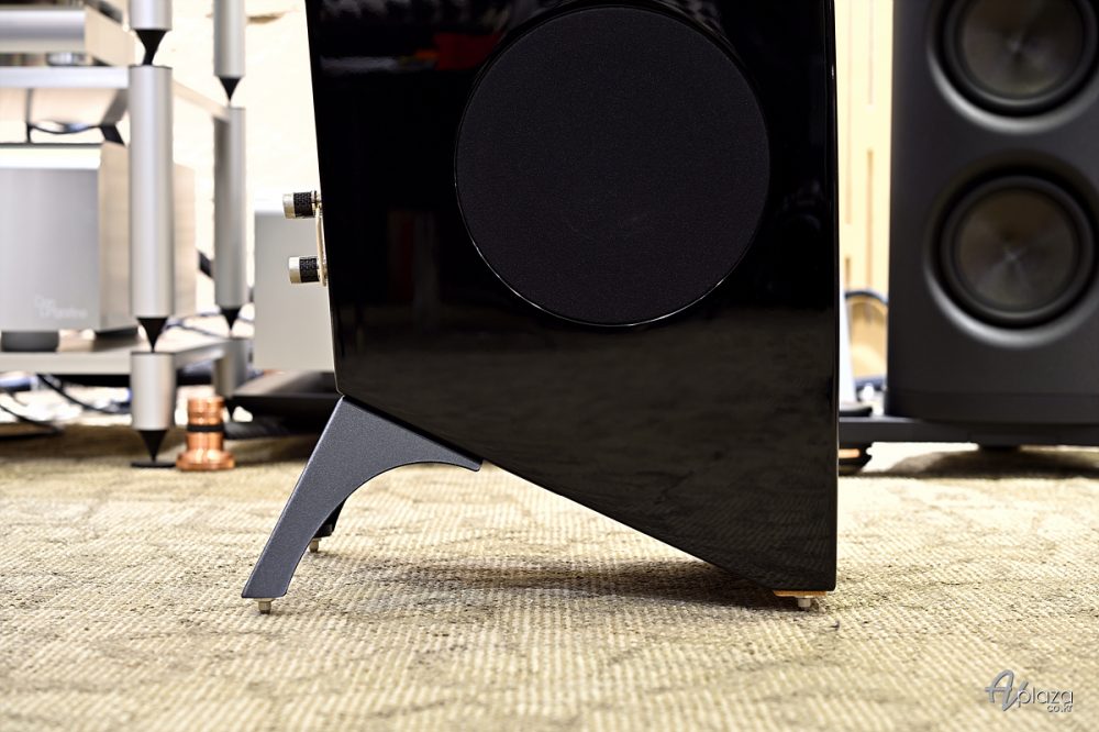 엘락(Elac) 플래그십 콘센트로 S507 플로어스탠딩 스피커 입고 및 전시 – AV 플라자