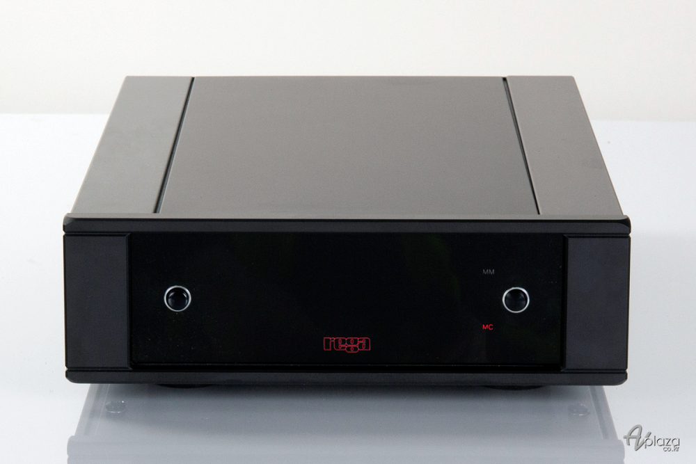 합리적 가격, 뛰어난 완성도. 음악적 희열이 함께하는 레가(Rega) 포노앰프 리뷰 – AV 플라자