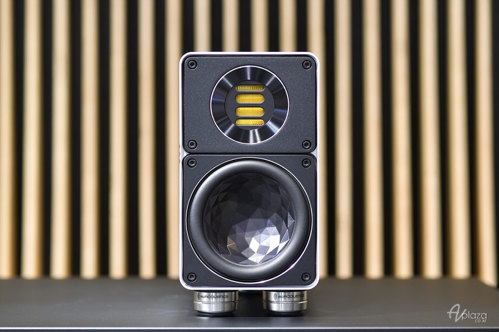 엘락(Elac) 컴팩트 북셀프 스피커 BS312 입고 및 전시 – AV 플라자