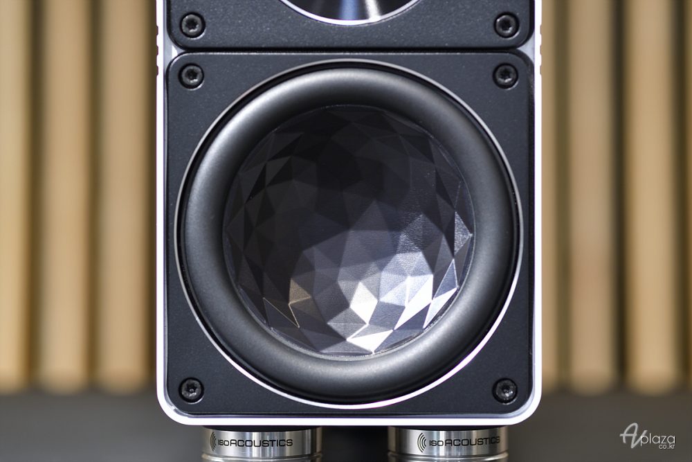 엘락(Elac) 컴팩트 북셀프 스피커 BS312 입고 및 전시 – AV 플라자