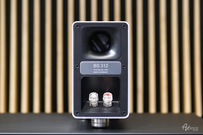 엘락(Elac) 컴팩트 북셀프 스피커 BS312 입고 및 전시 – AV 플라자