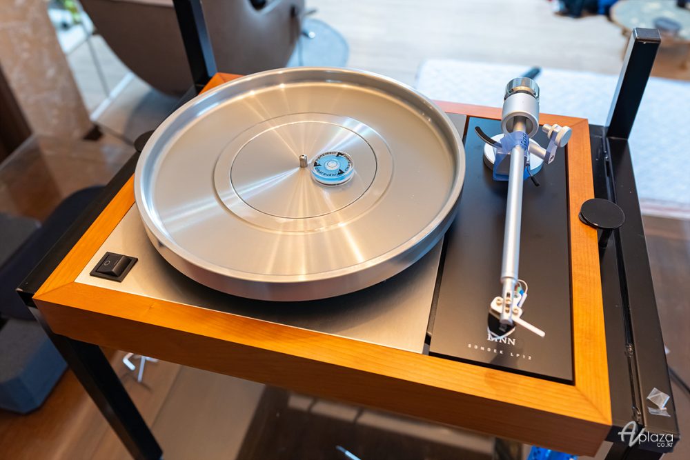 탄노이(Tannoy) 스털링 GR, 매킨토시 MA352, 린 LP12를 매칭한 하이파이 시스템 – AV 플라자